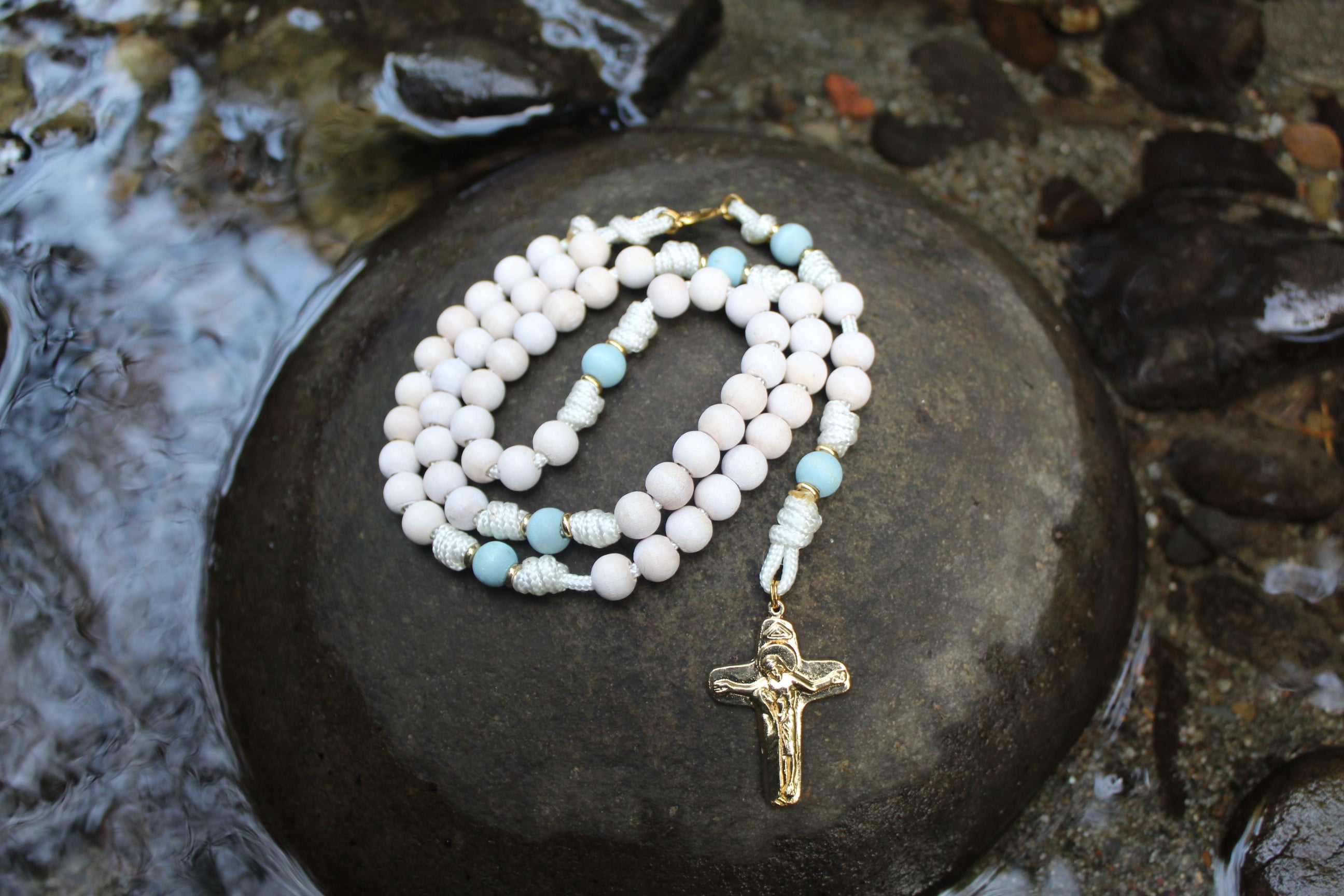 Our Lady of Lourdes Rosary – Verso L'alto Crafts